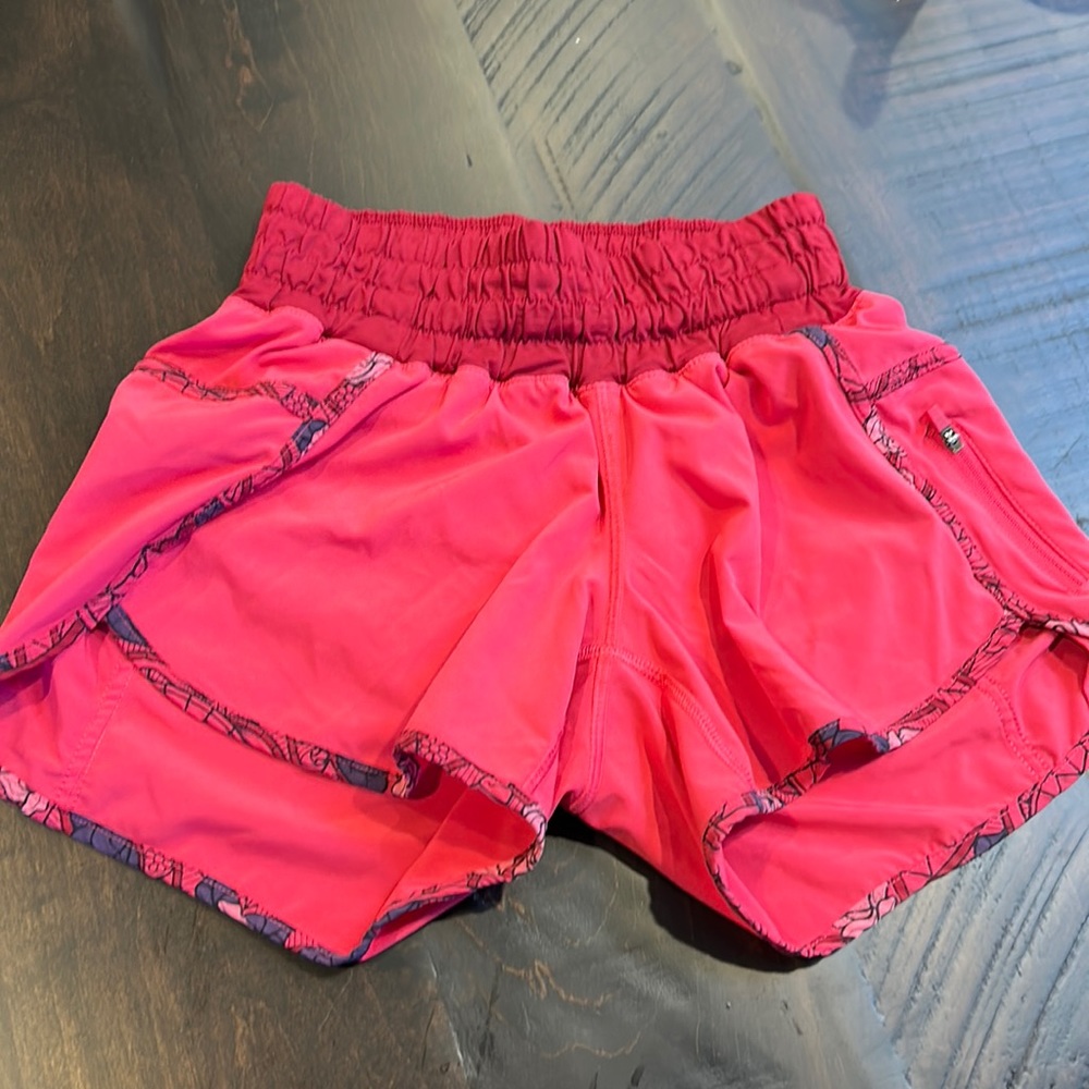 Lululemon Tracker Shorts Size 4 - Gem